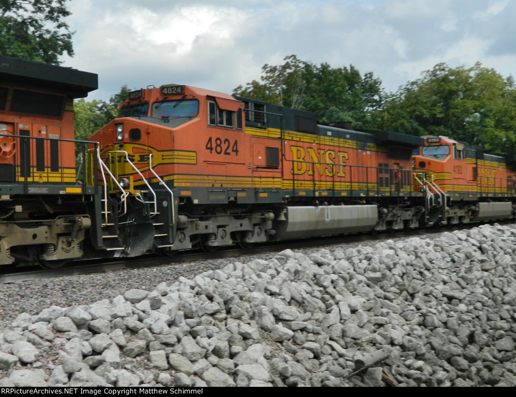 BNSF 4824